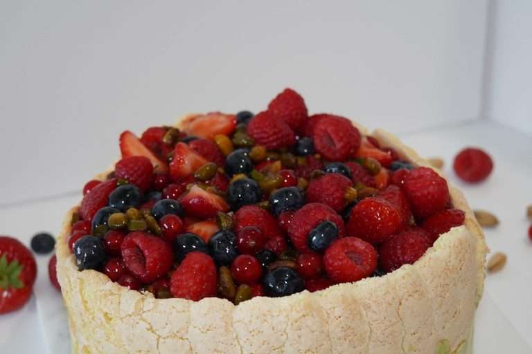 La recette de la Charlotte pistache fruits rouge - Défis Pâtisserie